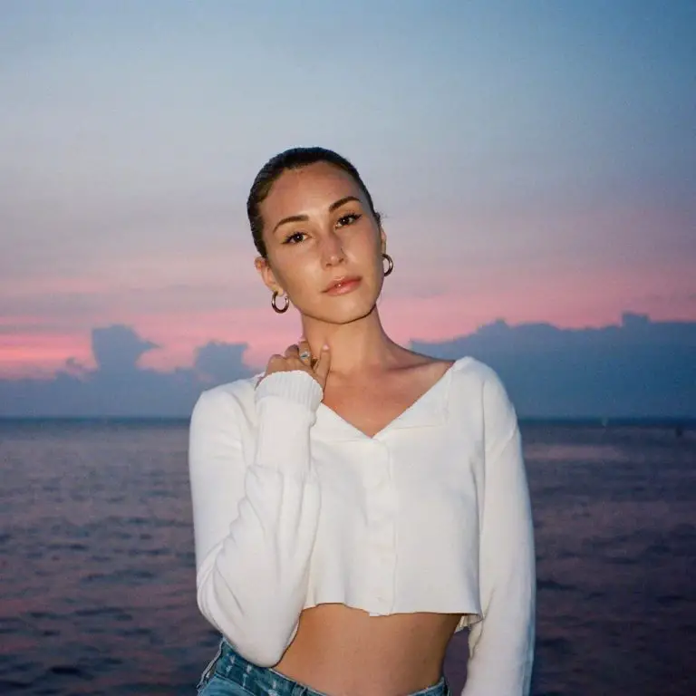 Loren Allred Husband: Is the Never Enough singer married? Does She have ...