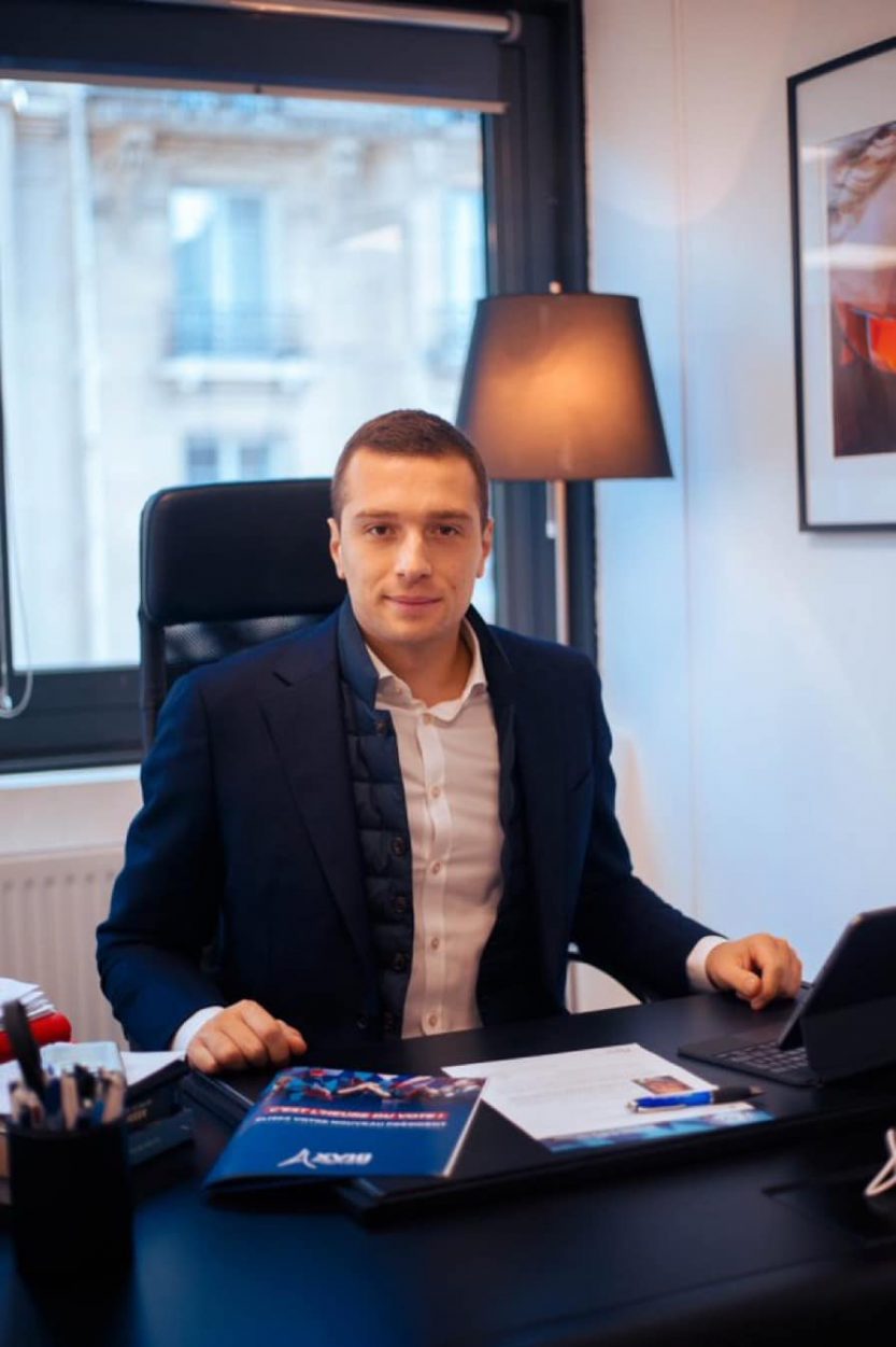 Jordan Bardella: Biography, age, career, wife, networth & other facts ...