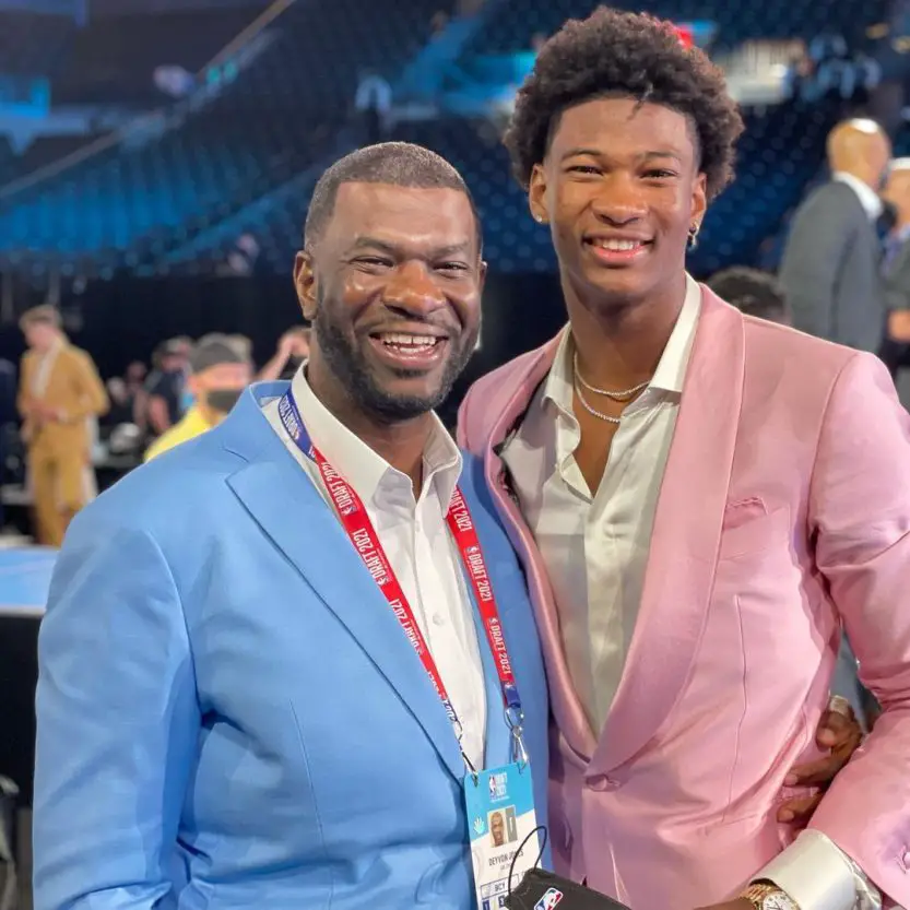 Kai Jones parents: Facts about Deyvon Jones (father), and Kasprintina ...