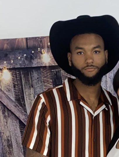 Daron Davis: 27-year-old Ohio man killed after shooting at Regal ...